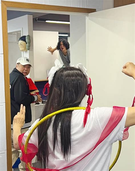 62歲周星馳近況曝光！ 「社群罕正面露臉」面無表情網笑翻 Ettoday星光雲 Ettoday新聞雲