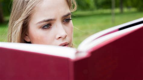 Девушки с макияжем получают более высокие оценки на экзаменах Здоровье и Красота ЗОЖ Pb