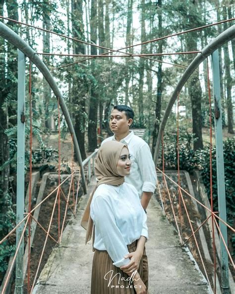 16 Model Blus Putih Untuk Pre Wedding Kasual Klasik Minimalis Demi Hasil Foto Yang Elegan