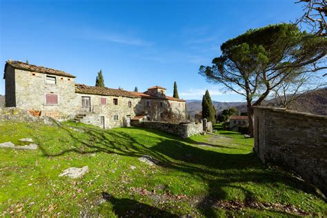 Expansive Hamlet For Restoration In The Heart Of Tuscany Residaro