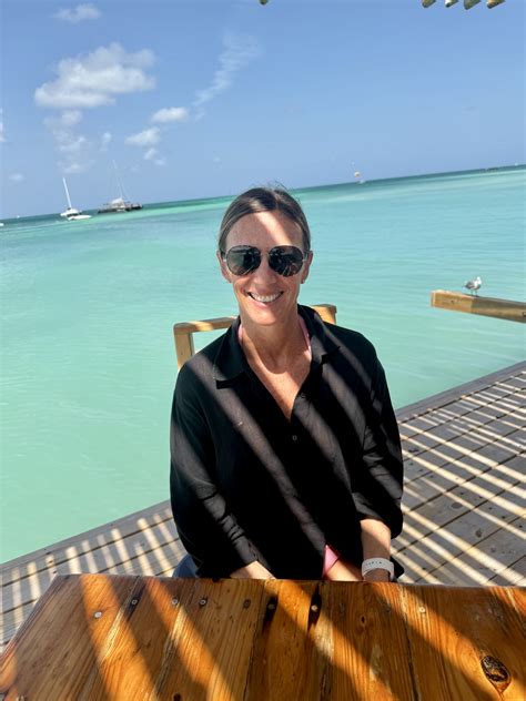 Lesley Arnett Fora Travel