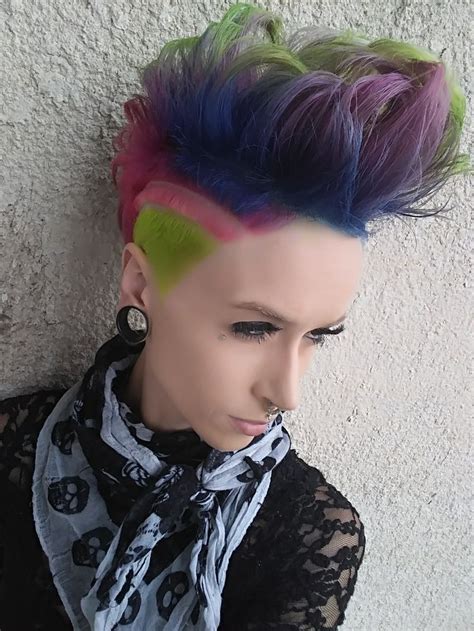 Pin By Reiny Holbrook On Sci Fi Alien Races Alien Races Sci Fi Racing