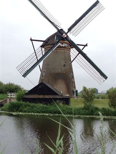 Kinderjik Holland Windmill By The River