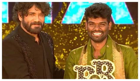 Non Bailable Case Booked Against Bigg Boss 7 Telugu Winner Pallavi Prashanth Fans Irate