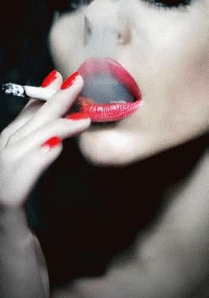 Red Lips Smoke 