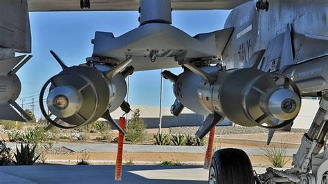 Mỹ Gấp Rút Tích Hợp Bom Xuyên Gbu 72b Cho Oanh Tạc Cơ B 1b Lancer Giữa