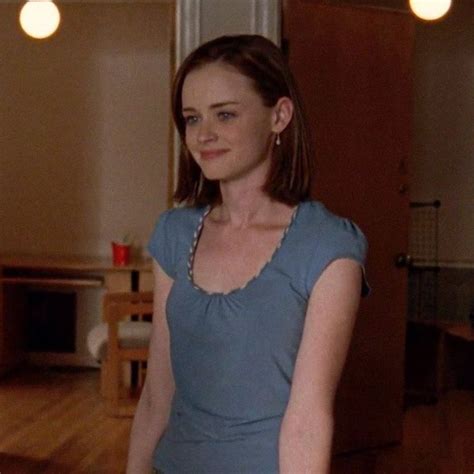 Pin By Levian On المشاهير Rory Gilmore Hair Gilmore Girls Rory Gilmore