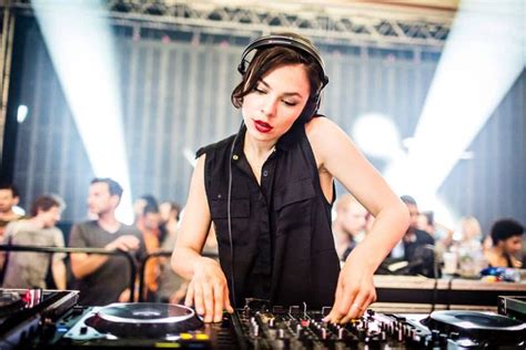 Female Dj Performance At Warren Short Blog