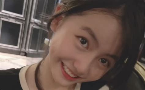 她说爱爸爸比爱手机多的，你信吗？ 王依依 王依依 哔哩哔哩视频