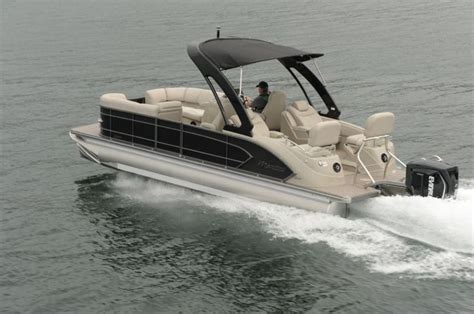 Manitou 25 Legacy Srs Fast Pontoon Boat Luxury Pontoon Boat On Water