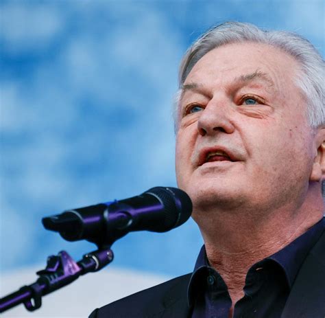 Razzia Bei „compact „deswegen Zeige Ich Wie Donald Trump Die Faust