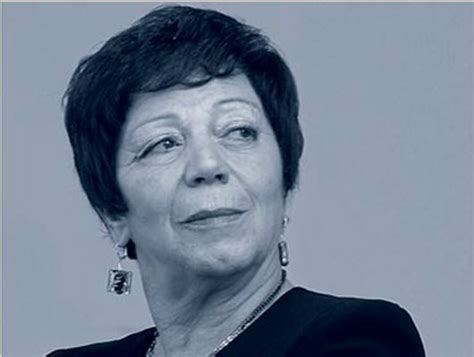 Почина писателката Божана Апостолова