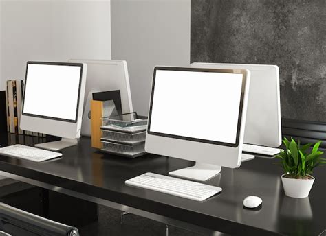 Pantalla De Computadoras De Pareja Blanca 3d En Una Mesa De Oficina