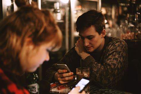 How To Not Be A Dry Texter Tips For Fun Conversations
