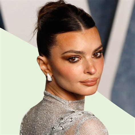 Emily Ratajkowski Nailed 2 Summer Trends With 1 Corset Vest Glamour Uk
