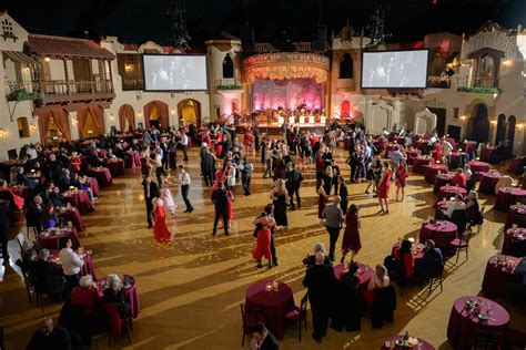 Event Feature Valentines Day Dinner And Dance At The Indiana Roof Ballroom