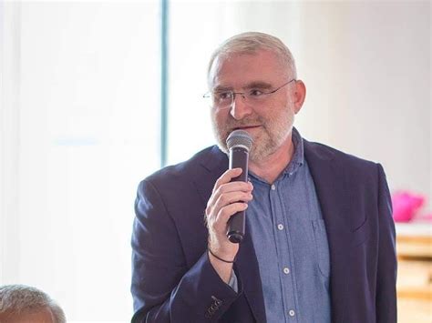 Două Masterate Obligatorii Pentru Studenții Care Vor Să Devină