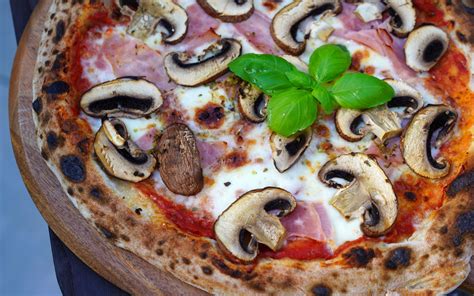 Pizza Prosciutto E Funghi Rezept Für Schinken Champignon Pizza