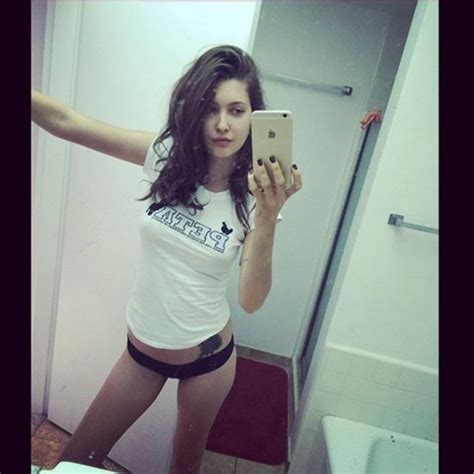 Amanda Hendrick Nude Professional Photos And Private Mirror Selfies In