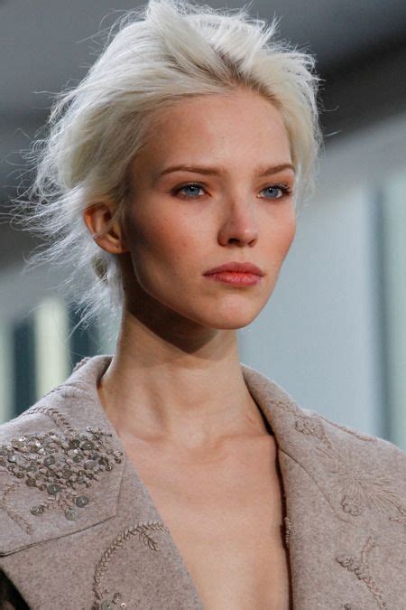 Sasha Luss Scrolller
