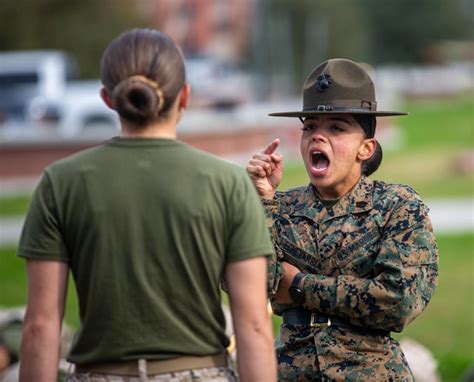 Usmc Female Drill Instructor Being Nice To New Recruit 3849x3112 R
