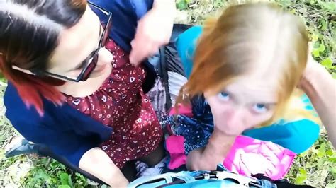Jeune Fille Rejoint Un Couple Pour Une Fellation En Pov Dans La Nature