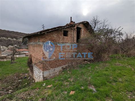 Двуетажна тухлена къща в село Вишовград Двуетажна къща 160 кв м РЗП 1000 кв м двор Къщи