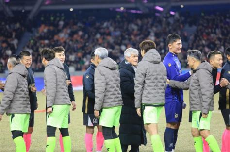 中国香港明星足球队40载巡回赛乐山站，1 2不敌海浪明星足球队