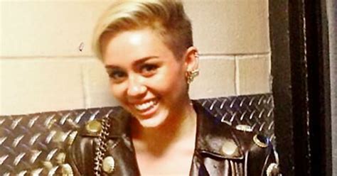 Miley Cyrus Shows Off Yet Another Sexy Look Mirror Online