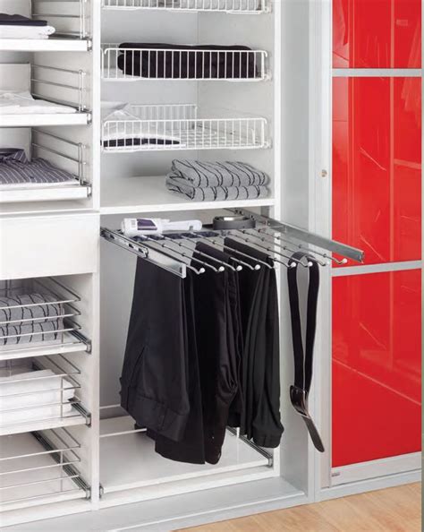 Брючница выдвижная для шкафа: как выбрать и установить?