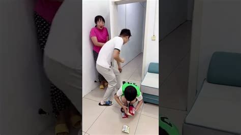笑疯了老铁 为了让儿子能放下手机只能出绝招了 YouTube