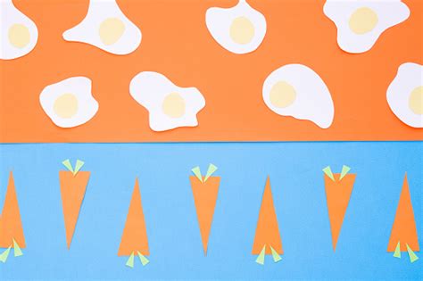 종이 튀긴 계란과 삼각형 당근 음식 패턴 사이의 구분선와 크리에이 티브 화려한 배경 0명에 대한 스톡 사진 및 기타 이미지 0명 개념 개체 그룹 Istock