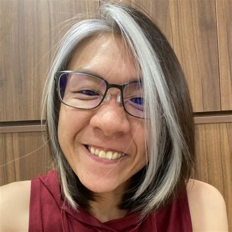 他明知道那樣做你會傷心難過 可是他還是做了 這不叫犯錯這叫選擇 重視你的人 永遠不會把自己置於一個可能失去你的境地 真心愛你就不