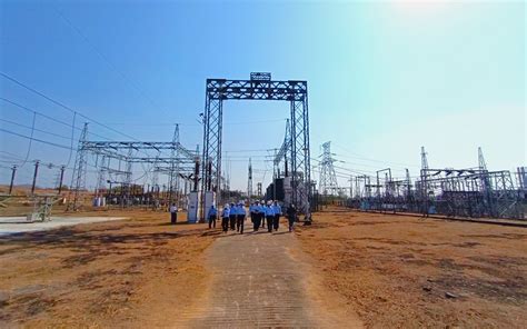 လျှပ်စစ်ဓာတ်အားပေးစက်ရုံ ၆၄ ရုံရှိပြီး စုစုပေါင်းစက်တပ်ဆင်အင်အား မဂ္ဂါဝပ် ၇၀ဝဝ ကျော် ရှိသော်လည