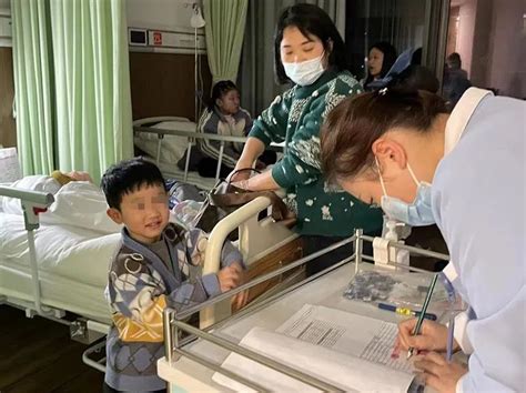 首批10名湖南先心病患儿抵沪接受免费救治