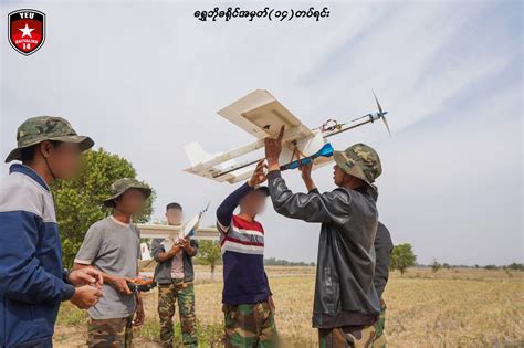 Khit Thit Media ငါန်းဇွန်မြို့နယ်၊ ခေါင်ဘို ကျေးရွာနှင့် Facebook