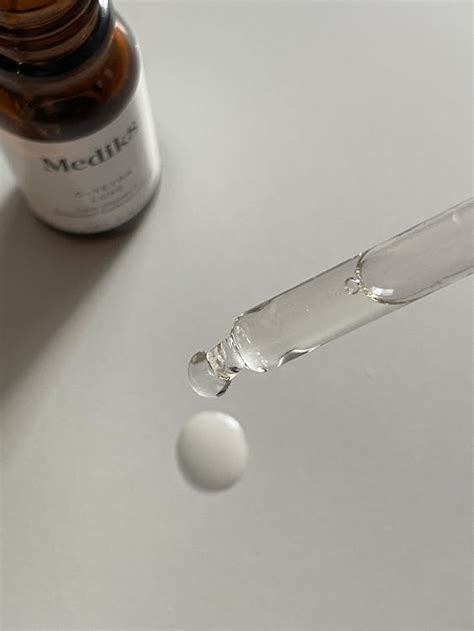 방울 병 수직 쐈어 피펫 혈청 화장품에 관한 무료 스톡 사진