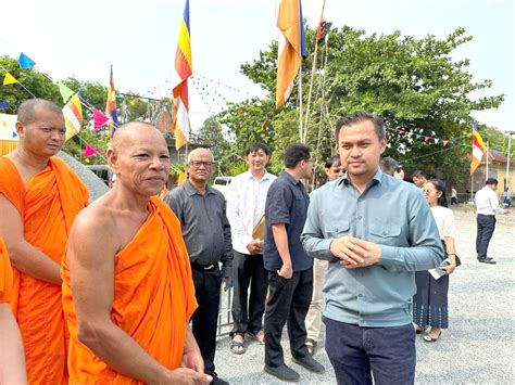 ឯកឧត្តម អ៊ុក ពញ្ញា បាននាំយកថវិកាទេយ្យទានសម្ភារប្រើប្រាស់ផ្សេងៗ ប្រគេនព្រះសង្ឃ និងជូនប្រជាពលរដ្ឋ