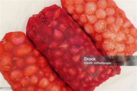 메쉬 가방 빨간색 보라색과 흰색 양파 양파 자루에 대량에서 양파의 3 종류 개체 그룹에 대한 스톡 사진 및 기타 이미지 개체 그룹 건강한 생활방식 날것 Istock