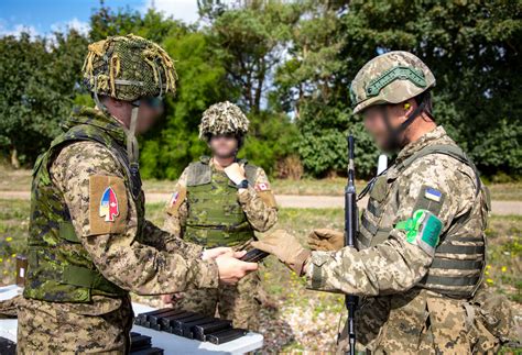 🇨🇦 🇬🇧 🇺🇦 Українські військовослужбовці проходять інтенсивне навчання під керівництвом канадських