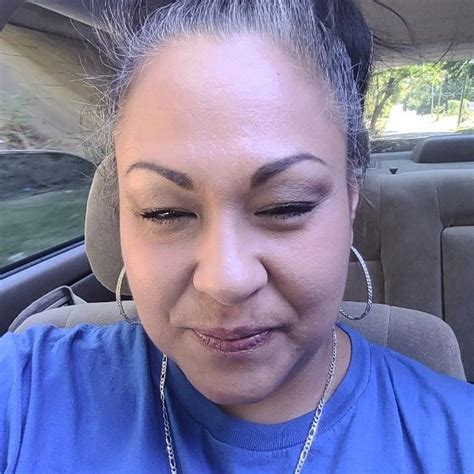 Michaela Hekekia Head Waiter Bartender Dads Hole In The Wall