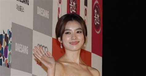 [포토] 한효주 오늘은 가슴 라인 노출