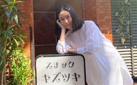 3ページ目 「ホルモン焼きデート報道もファンタジーみたい」原田知世が50歳を過ぎても“少女”でいられるワケ 《奇跡の女優》を生んだ戦略