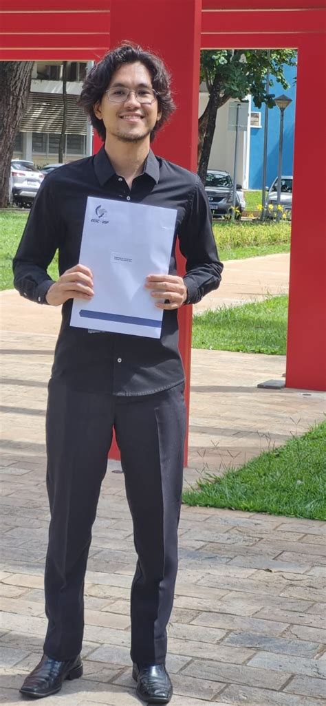 Fico Feliz Em Compartilhar Uma Conquista Significativa Em Minha Jornada Acadêmica Me Formei Em