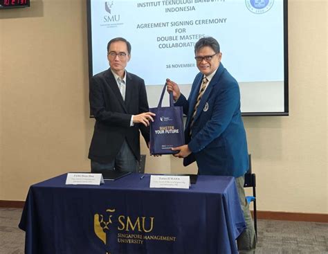 Dekan Stei Itb Bersama Delegasi Resmi Menandatangani Kesepakatan Magister Bersama Dengan Smu Di