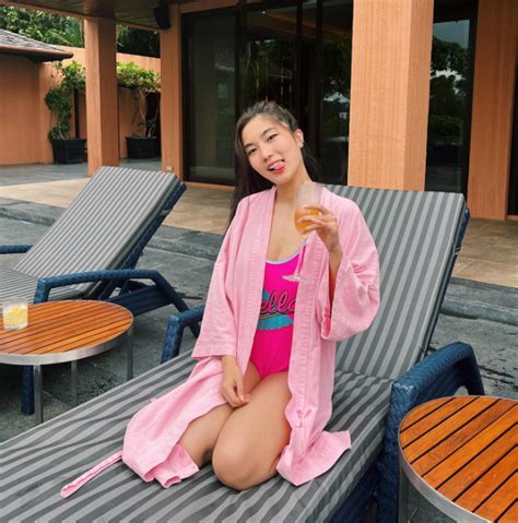 ก้อย อรัชพร ชุดว่ายน้ำอวดหุ่นแซ่บ เซ็กซี่พอให้ใจสั่น