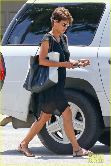 Halle Berry Billy Bob Thornton Talks Her Iconic Sex Scene Photo Halle Berry Photos