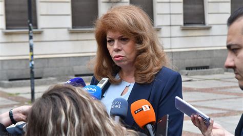 Вицепрезидентът Йотова за пожарите в страната Така става когато държавата не си е на мястото