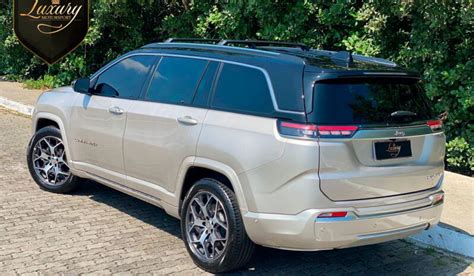 Commander 2022 Flex Overland 7 Lugares Dourado