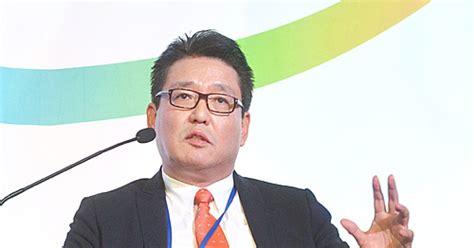 토론 나선 김성택 이사장